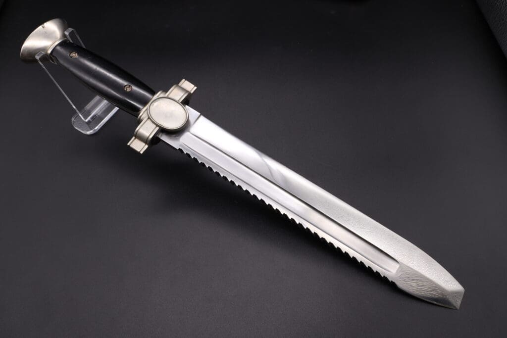 Red cross DRK Hewer dagger - Edged Militaria