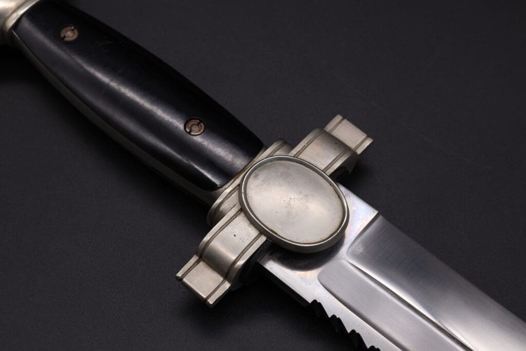 Red cross DRK Hewer dagger - Edged Militaria