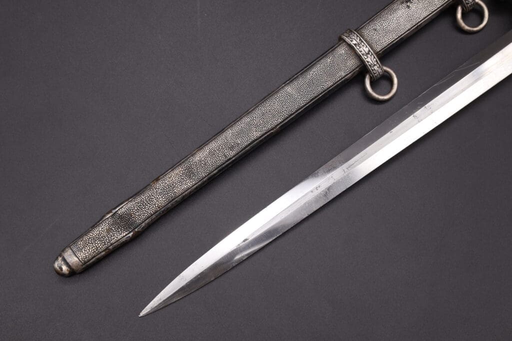 Slender grip Army dagger by WMW - Edged Militaria
