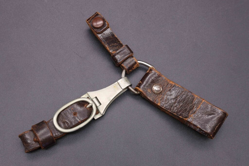 Early 3-Point SA Dagger Hanger - Edged Militaria